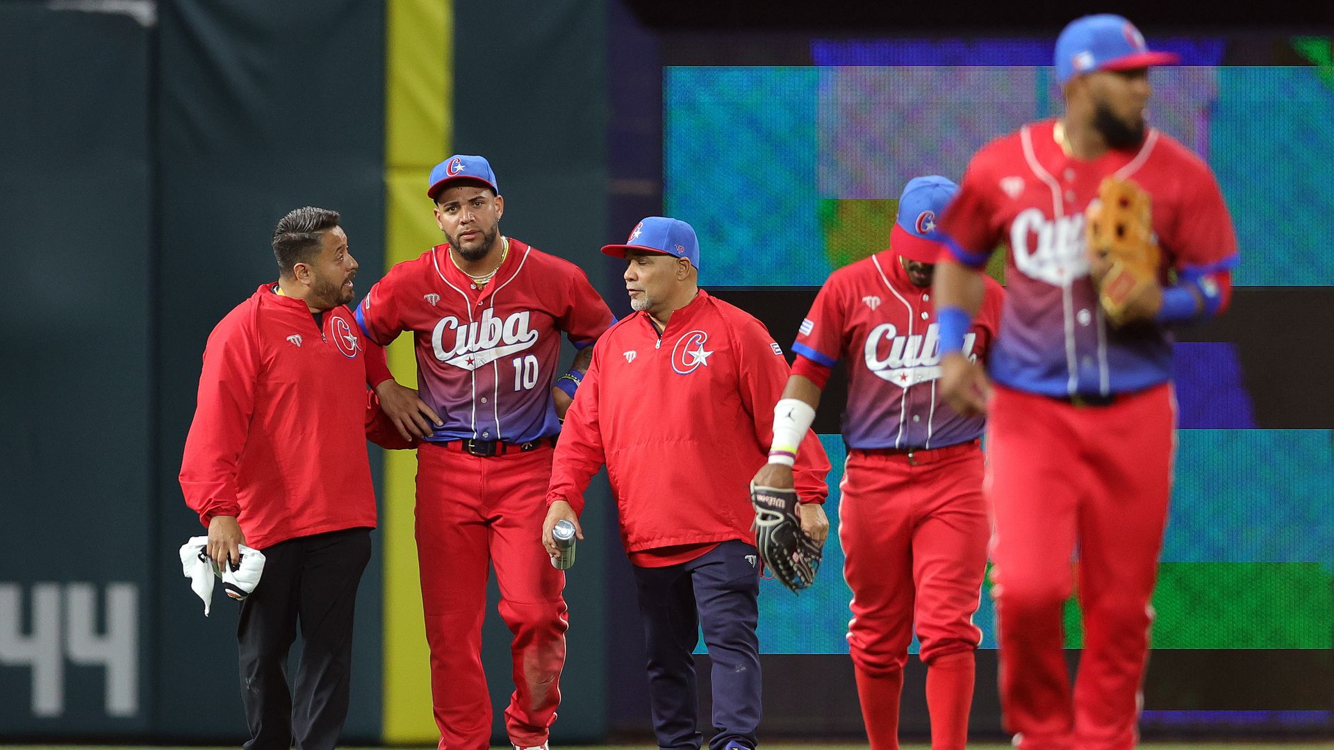 Trump travel ban may hit MLB players from Cuba, Venezuela