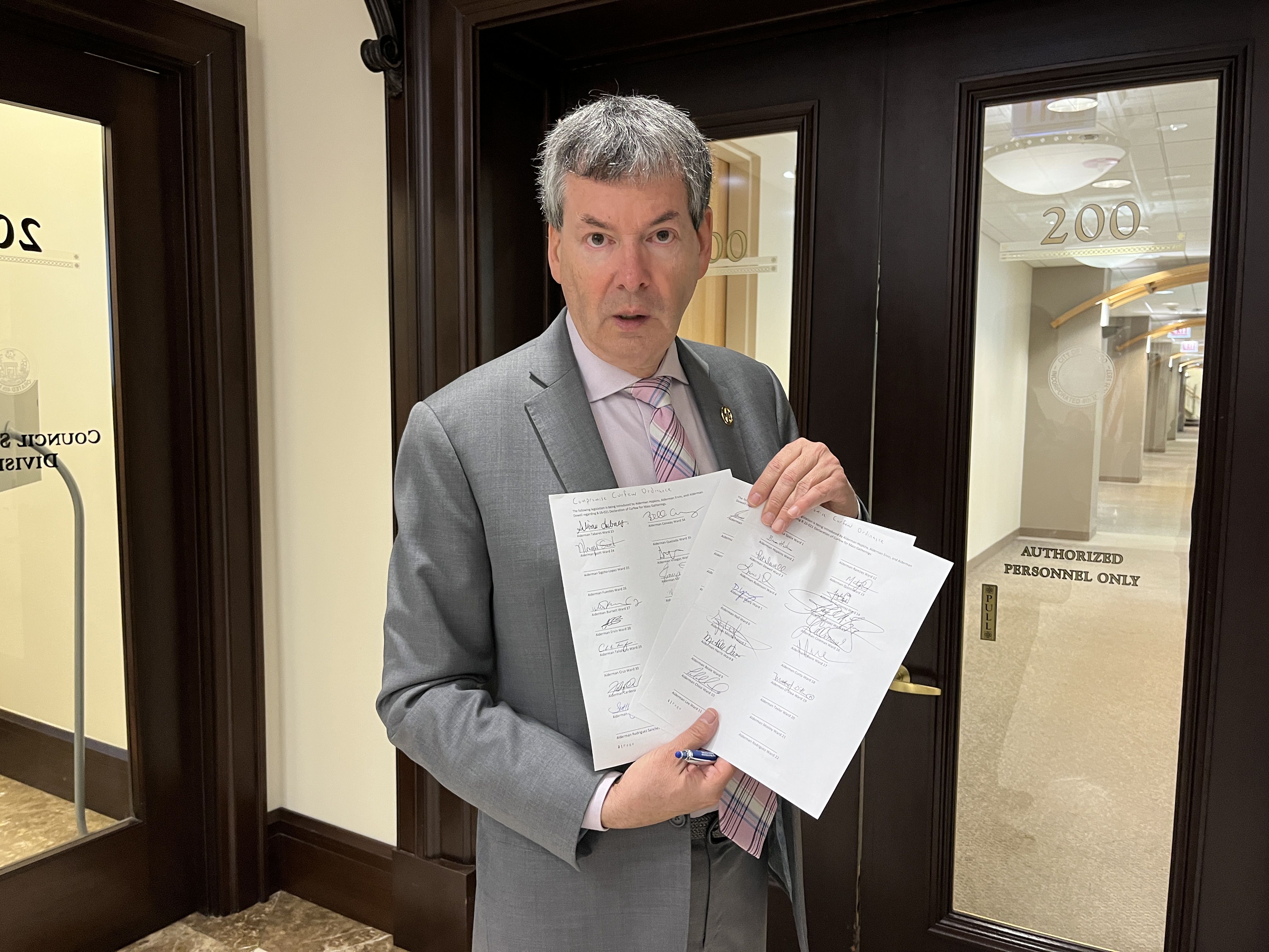 New Chicago City Council proposal would allow police to impose curfew ...