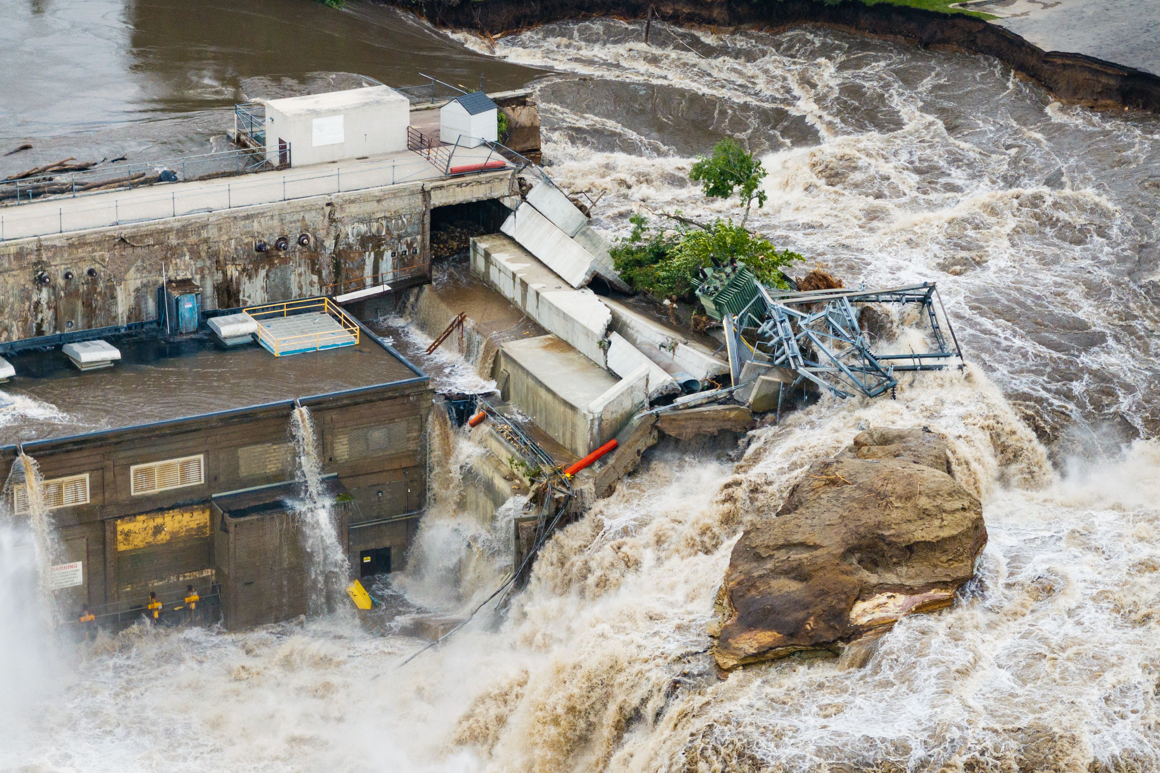 Midwest flooding devastates drenched region still under flood warnings