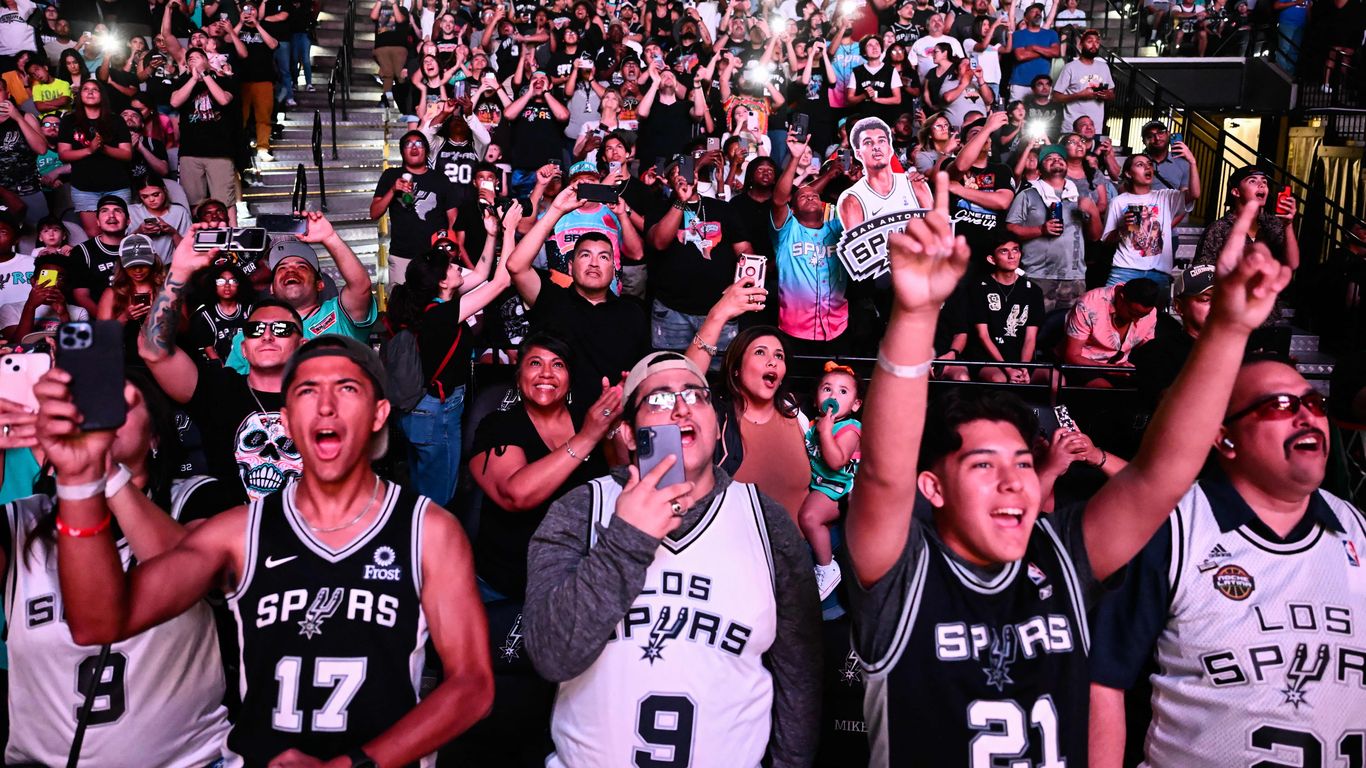 Spurs game attendance rebuilding with the team - Axios San Antonio