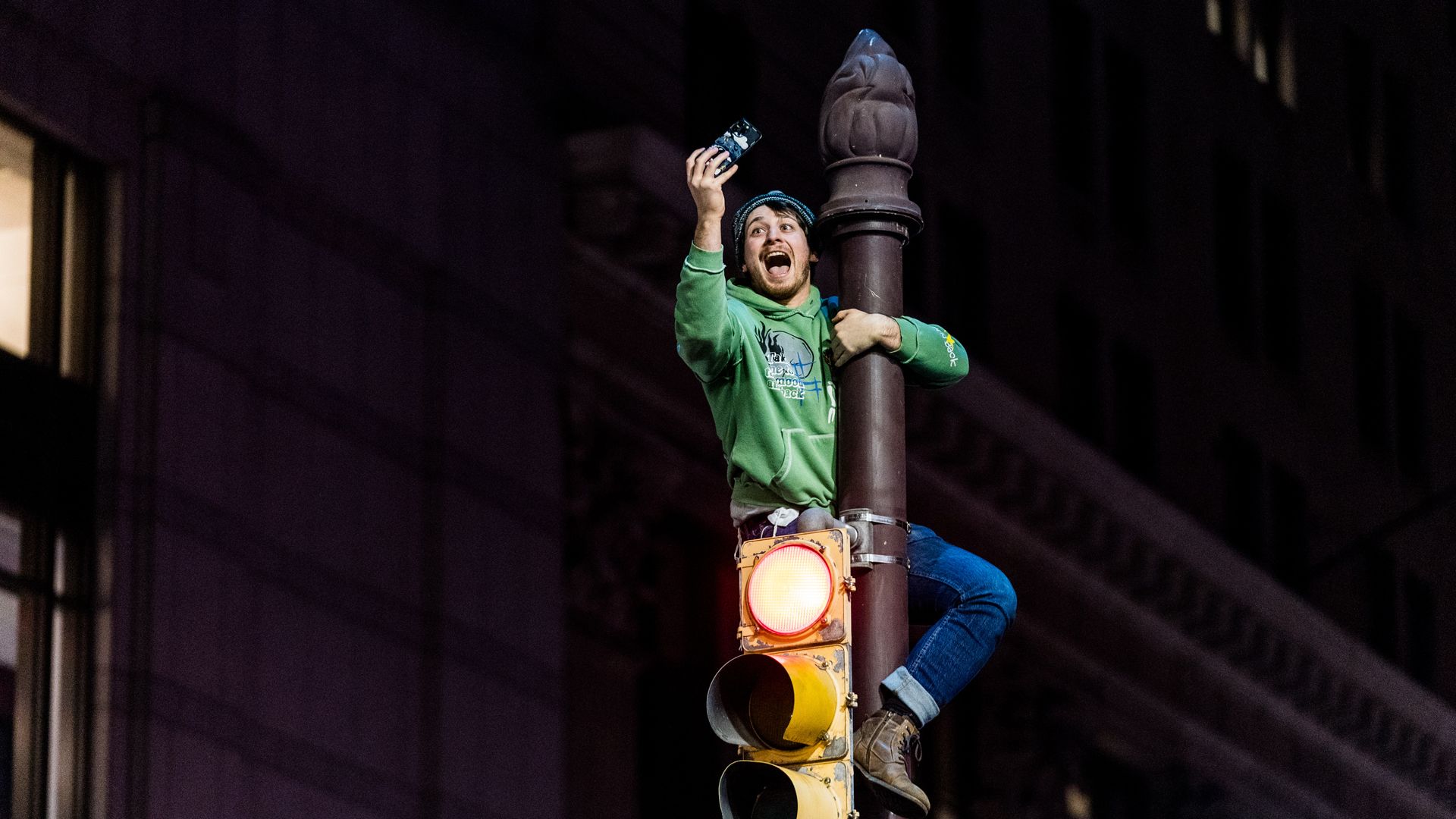 Super Bowl pole-climbing concerns prompt warnings in Philly, New ...