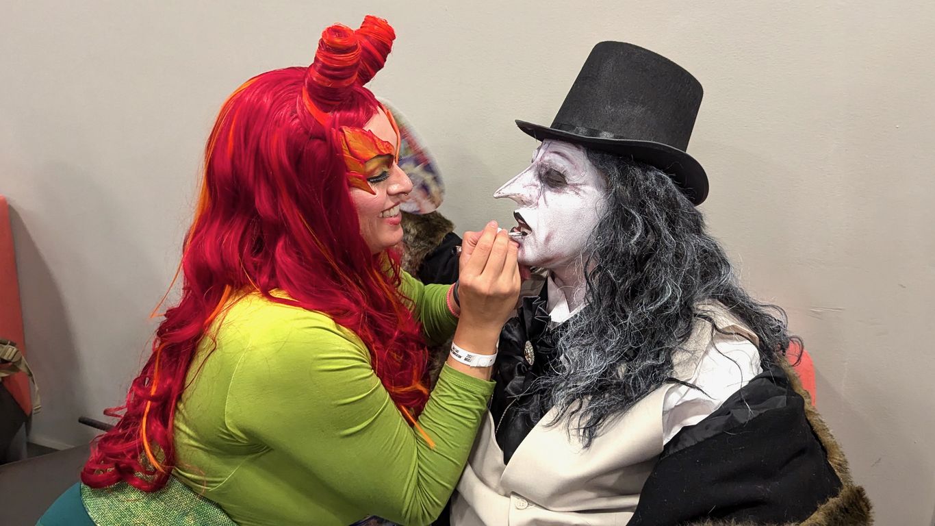 Photos: 20 amazing cosplayers at FanX in Salt Lake City - Axios Salt ...
