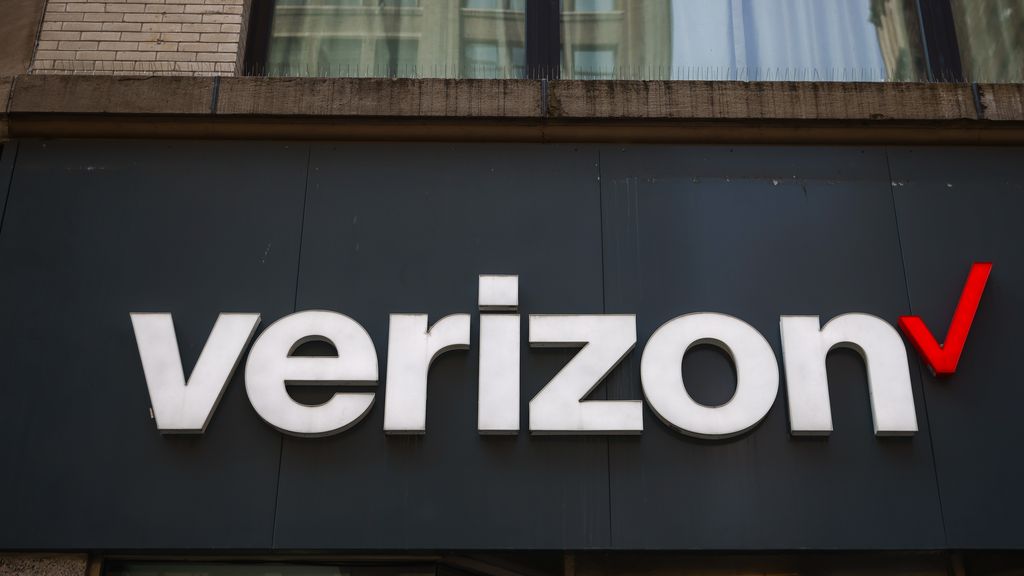 Verizon agrees to acquire Frontier Communications for $20 billion to ...