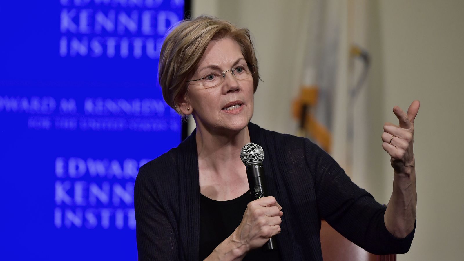 Elizabeth Warren defends DNA test after Native American criticism