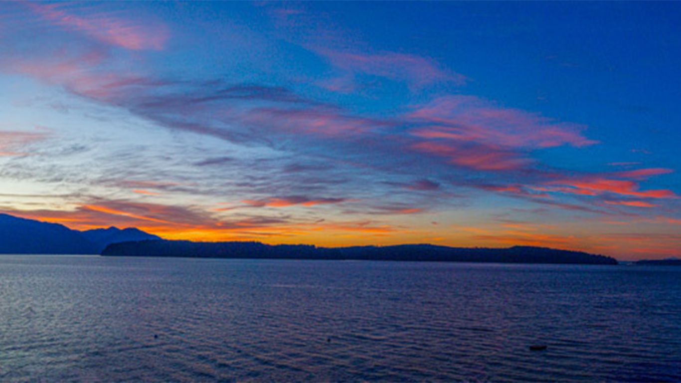 1 stunning sunset pic to go - Axios Seattle