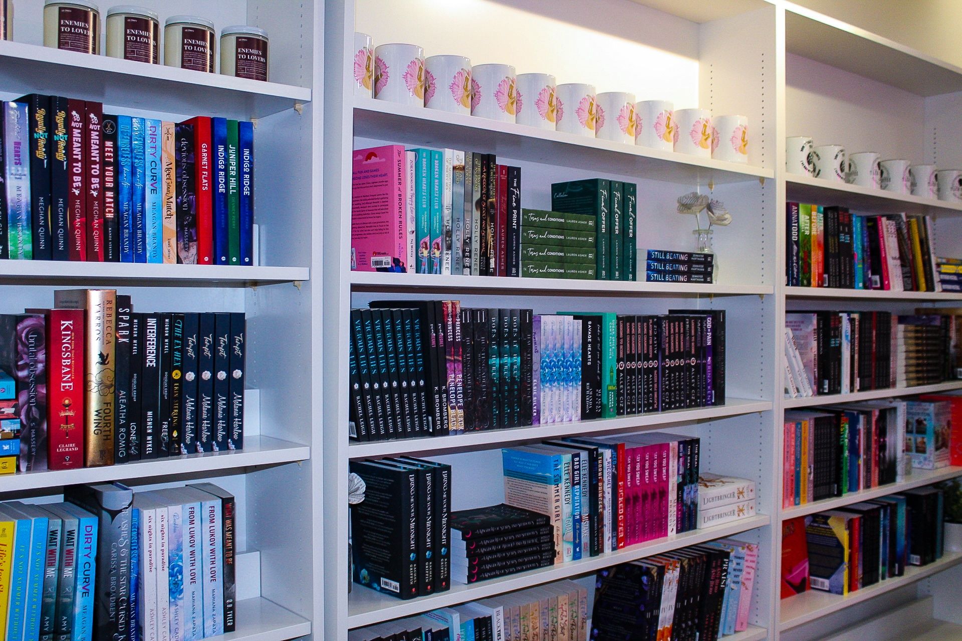 New Chicago bookstore The Last Chapter is all about romance - Axios Chicago