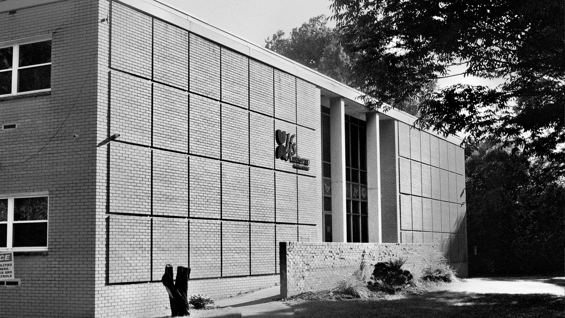 Cuyahoga County executive supports homeless youth drop-in center ...