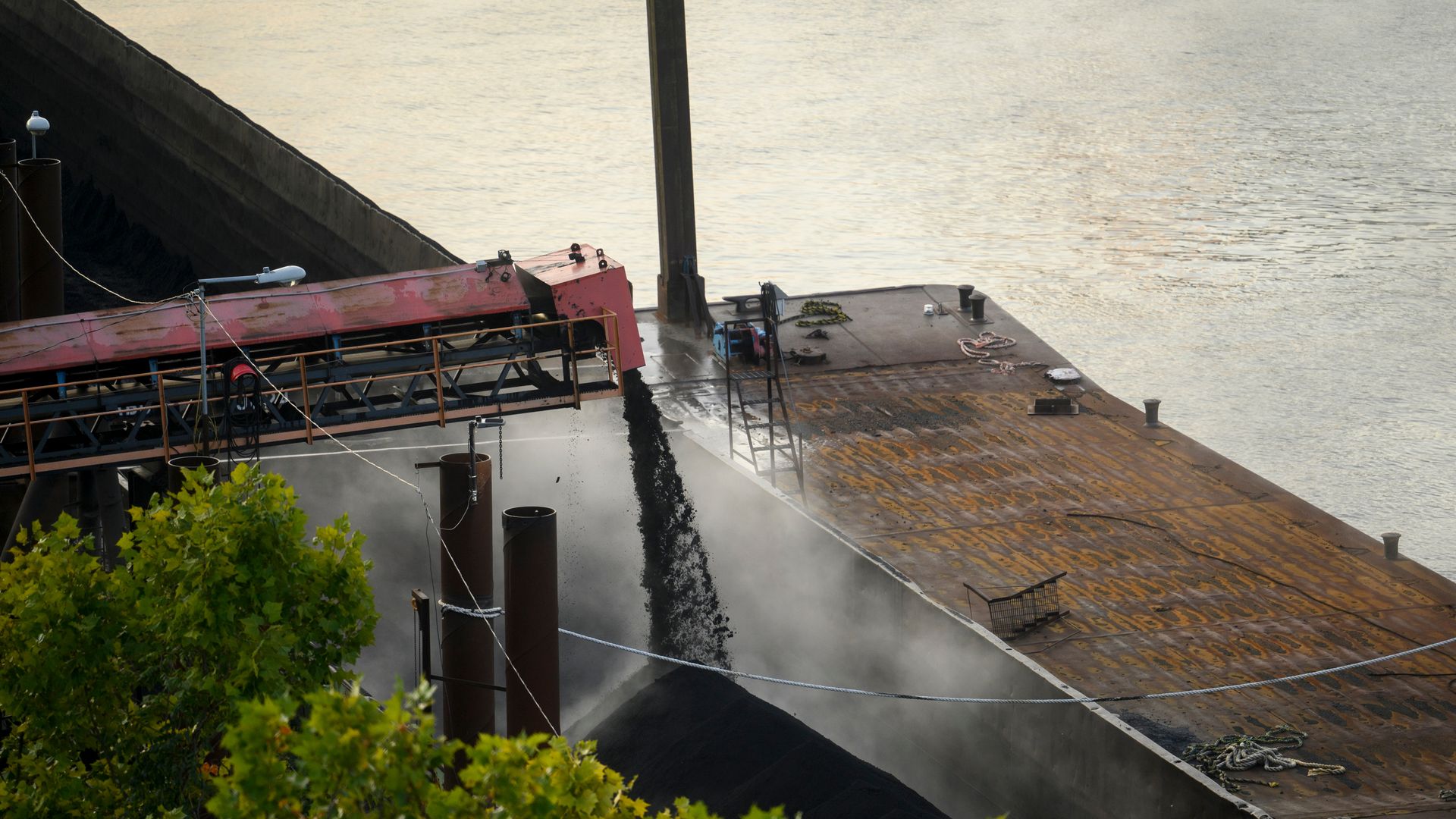 Trump seeks to prop up coal to feed AI power demand
