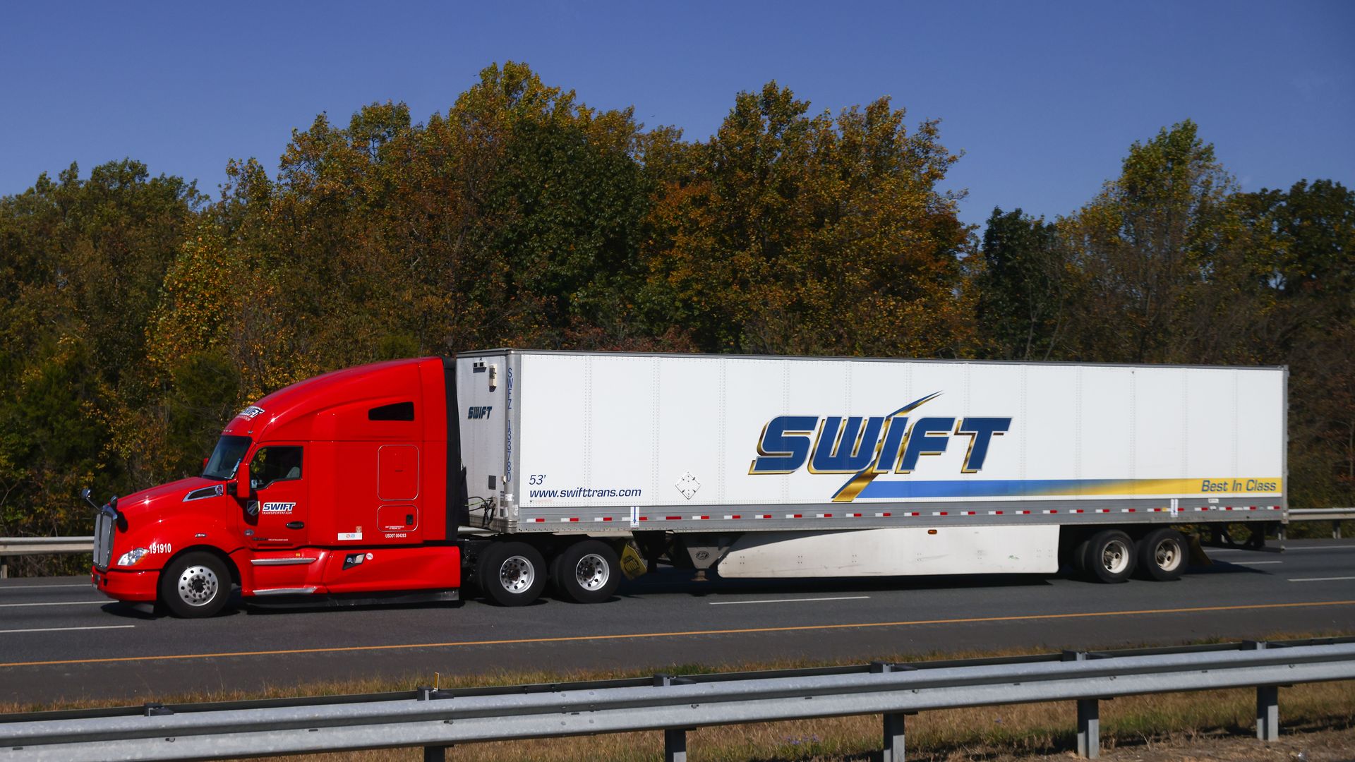 Knight-Swift won't make Northeast LTL trucking deal before 2026
