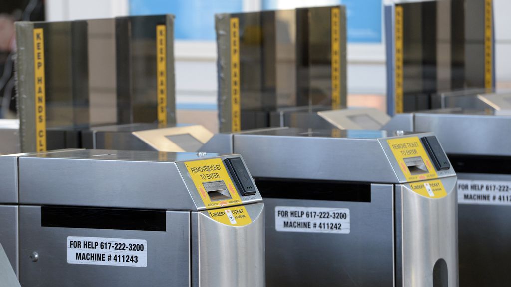 DIY yourself a cell phone MBTA pass - Axios Boston