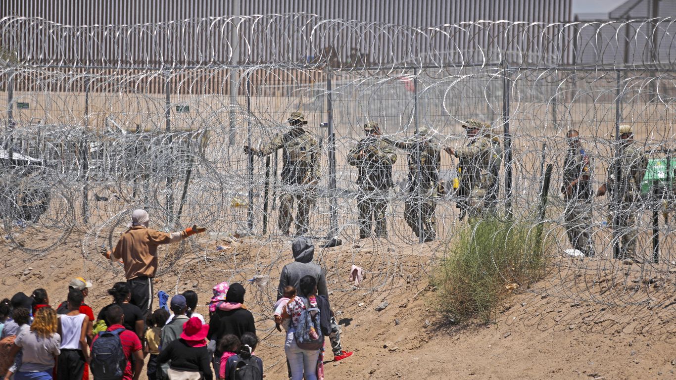 Senate starts "secret" talks about bipartisan border deal