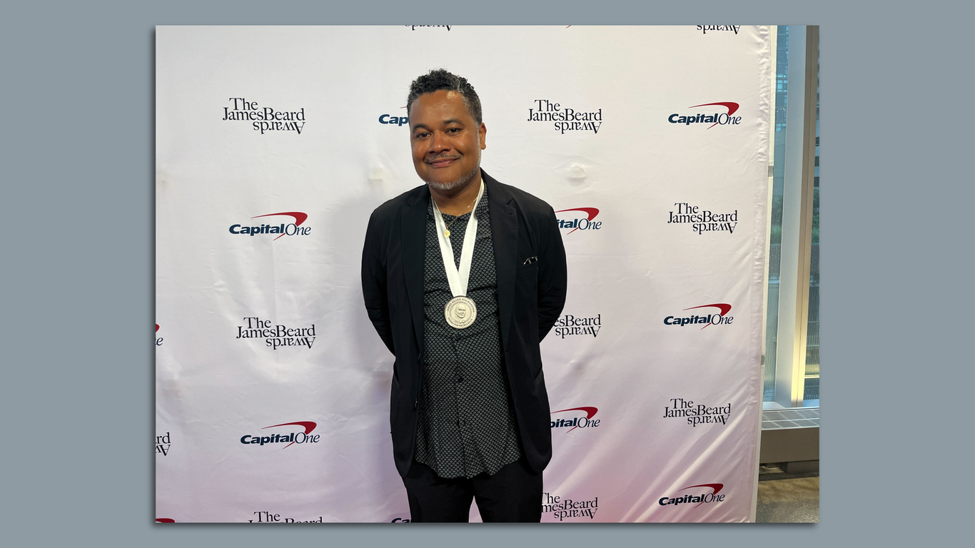 Pic du jour: Congrats, Mike! - Axios Atlanta