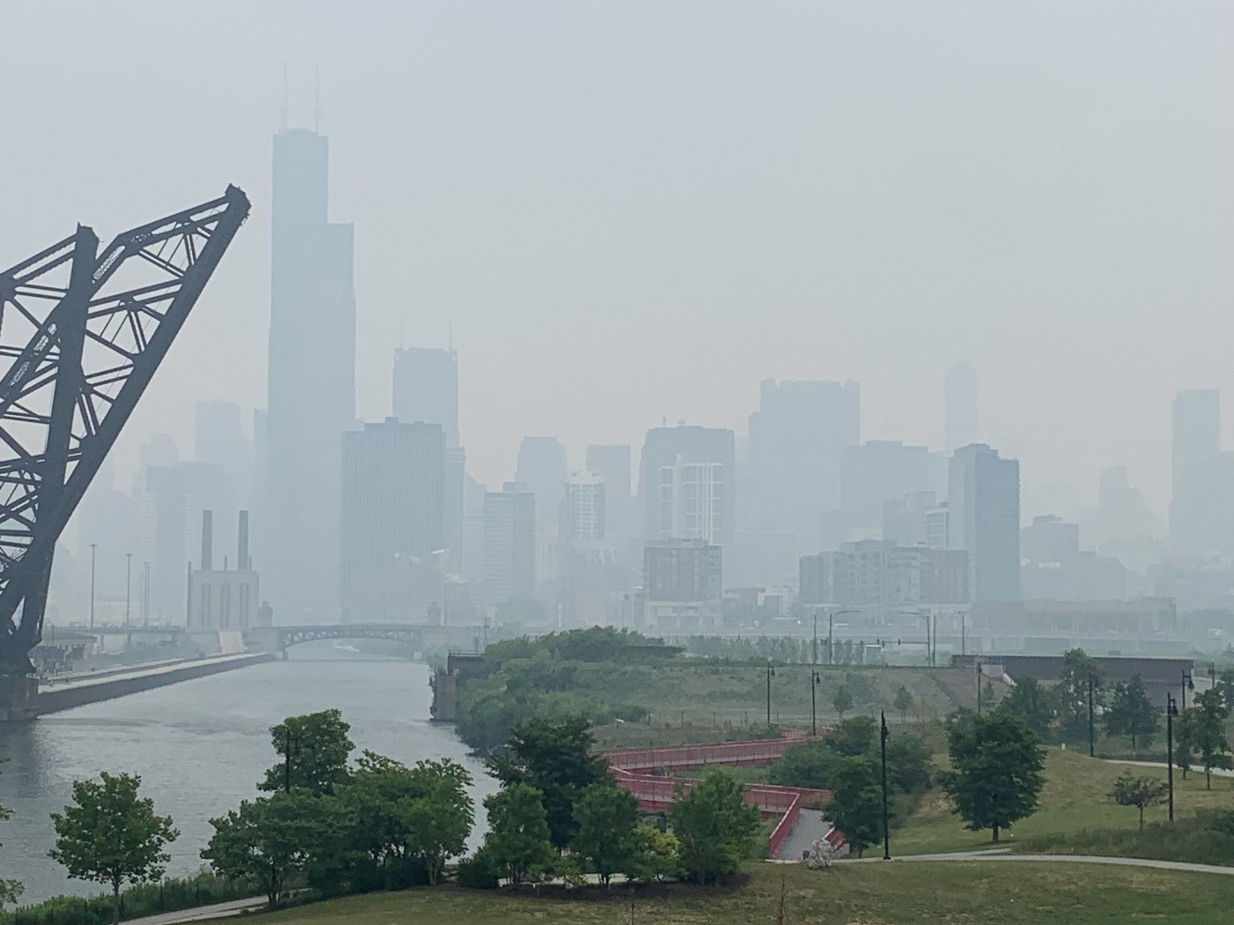 Chicago smoked out as Canadian wildfires cause unhealthy air quality ...