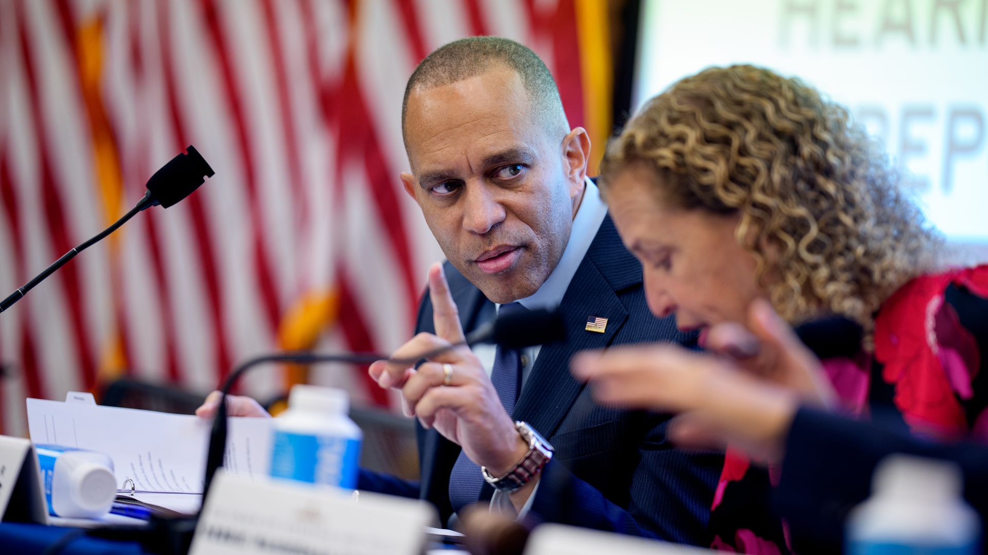 Jeffries stuns colleagues by withholding Wasserman Schultz endorsement