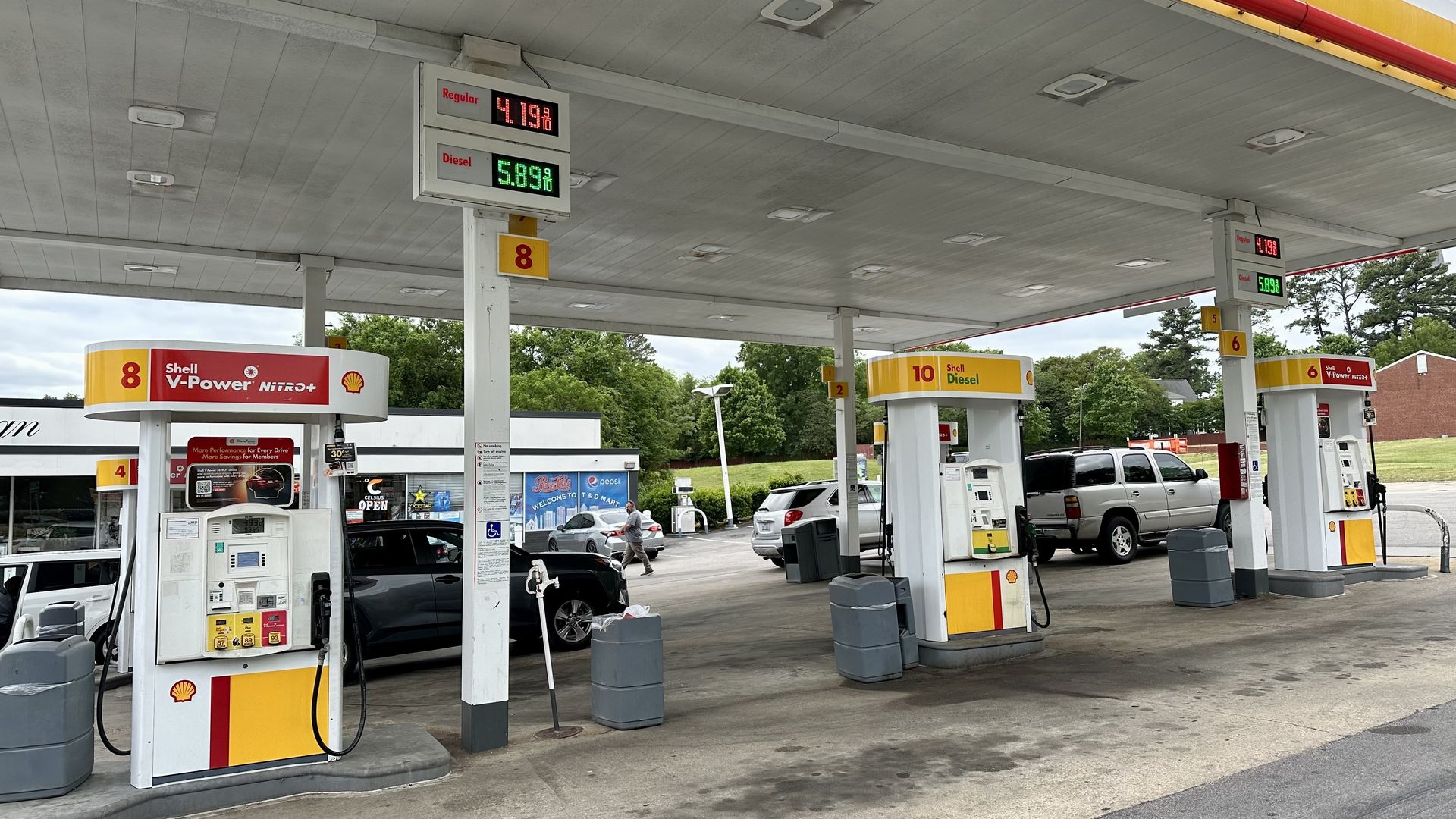 Gas prices continue upward trend in Triangle - Axios Raleigh