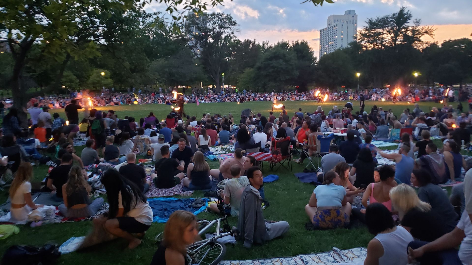 Full Moon Jam: 5 tips to enjoy Chicago's fiery gathering - Axios Chicago