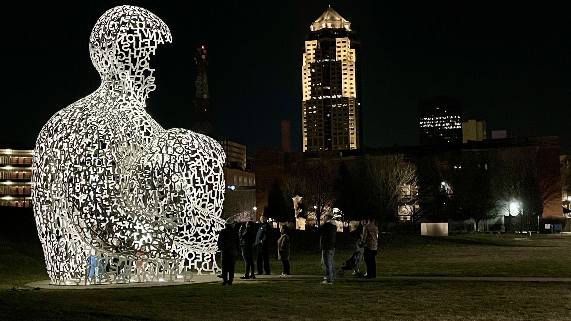 Lighting project gives Des Moines' Pappajohn Sculpture Park a new look ...