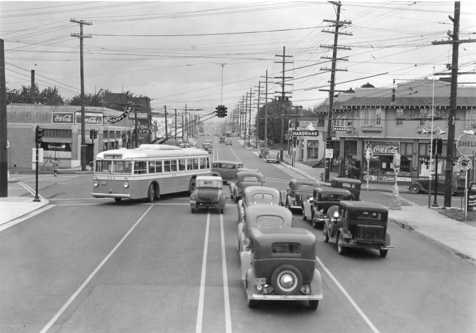 Cocktail bar Dear Sandy opens in Portland's Kerns neighborhood - Axios ...
