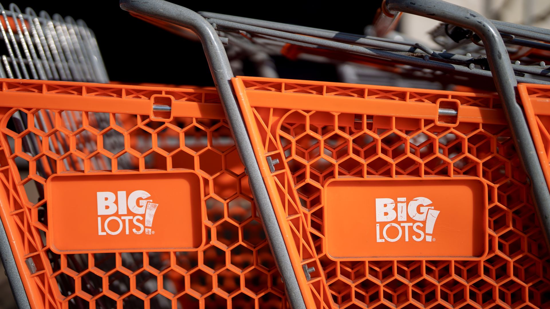 Big Lots files bankruptcy and plans store closings