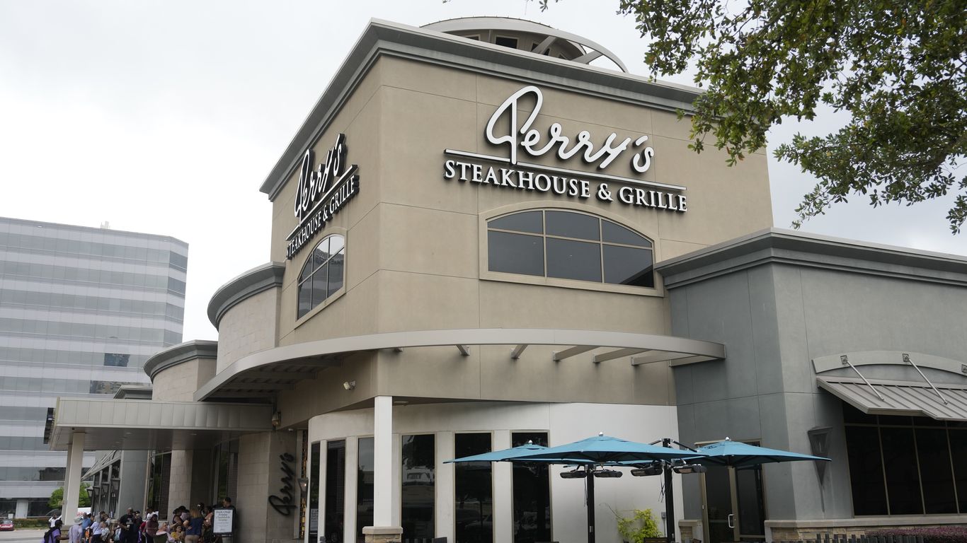 First responders eat big at Perry's for $39 - Axios San Antonio