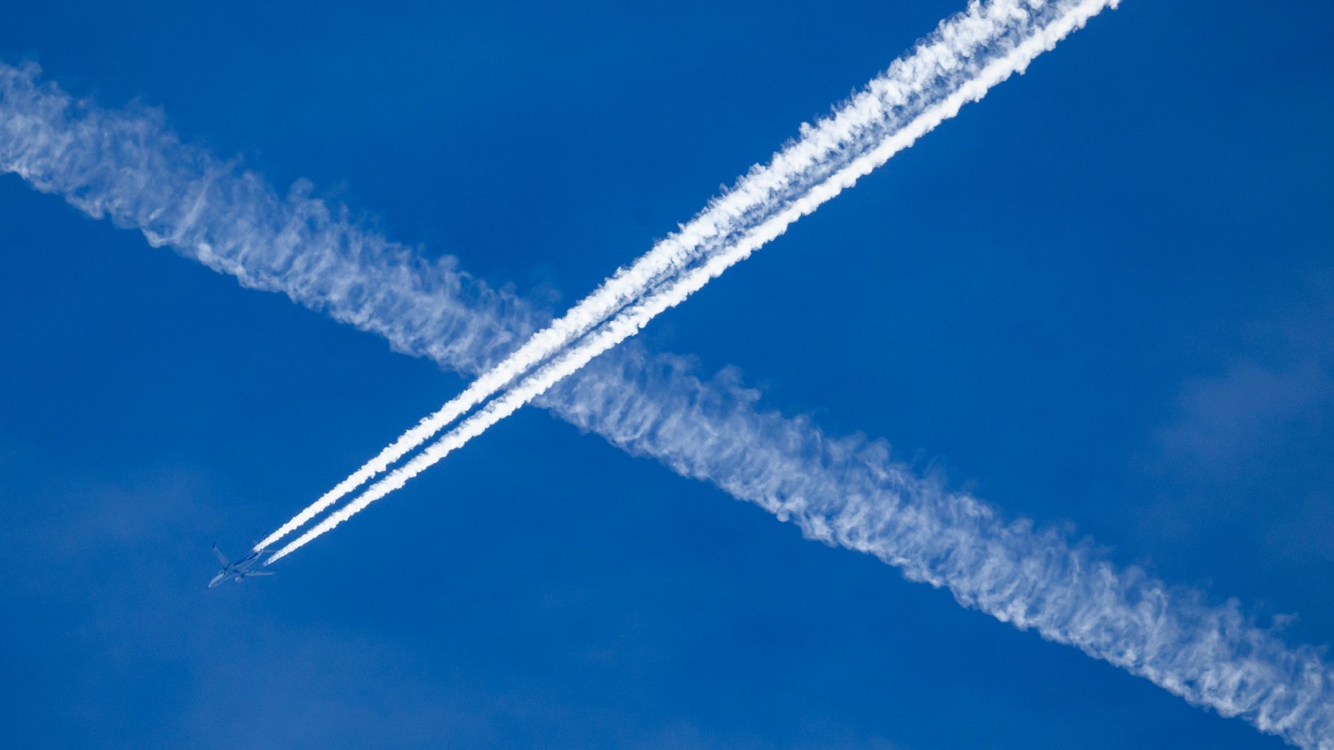 Louisiana among at least 12 states seeking "chemtrail" ban - Axios New ...