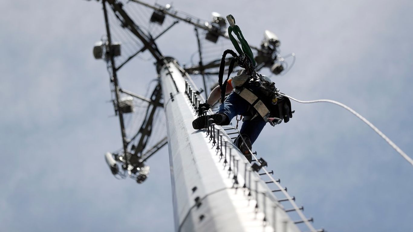 How cellphone companies prepare for hurricanes
