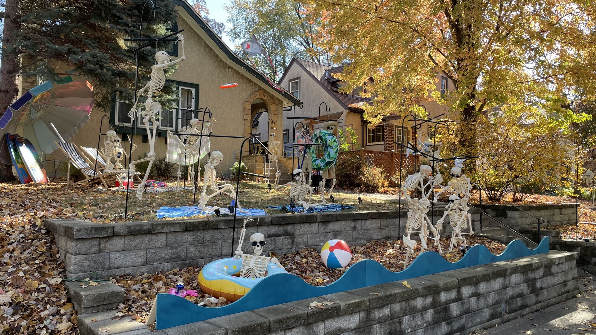 Minneapolis skeleton artist creates must-see Halloween displays - Axios ...