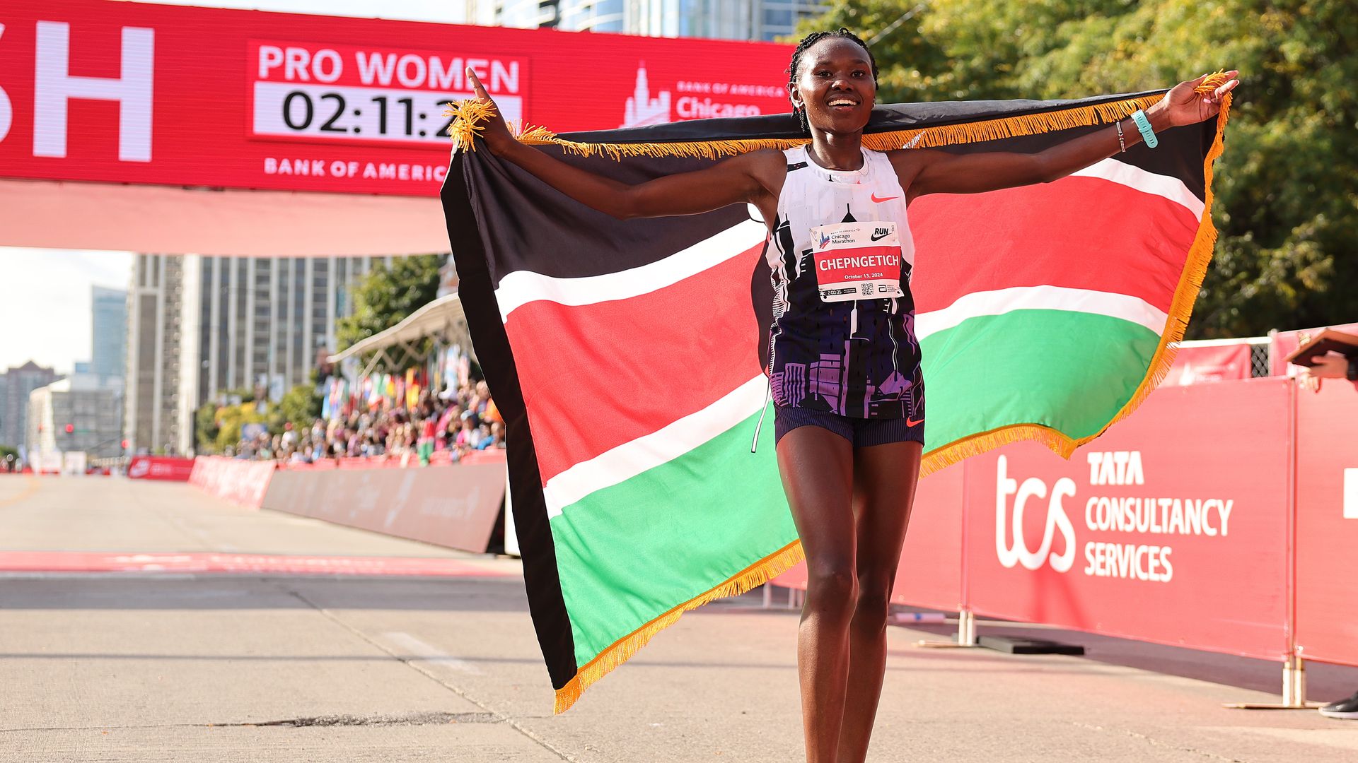 Women's marathon record set by Kenyan Ruth Chepngetich in Chicago