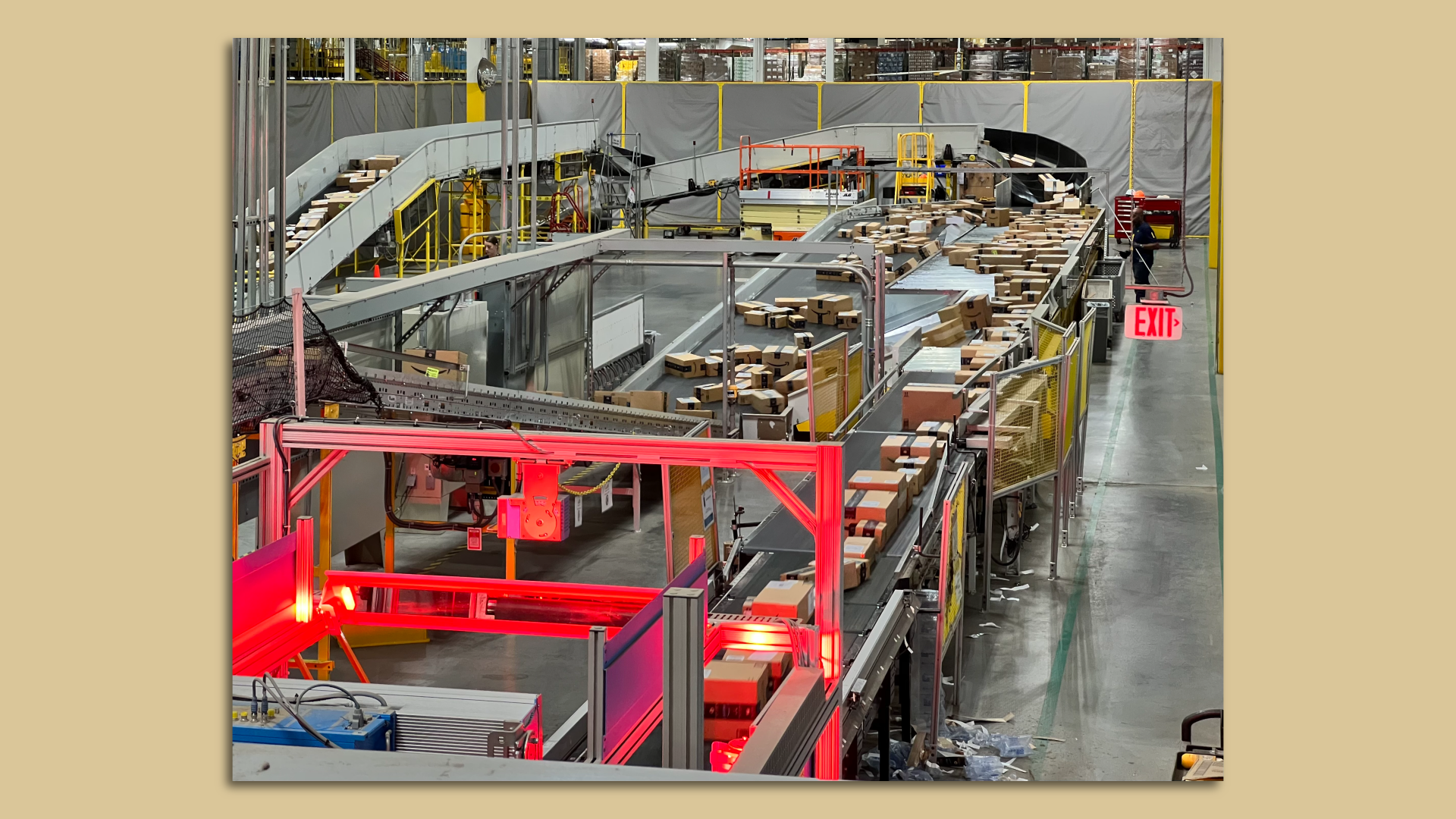 Amazon's Cyber Monday: Robots, pickers, sorters — and packages ...