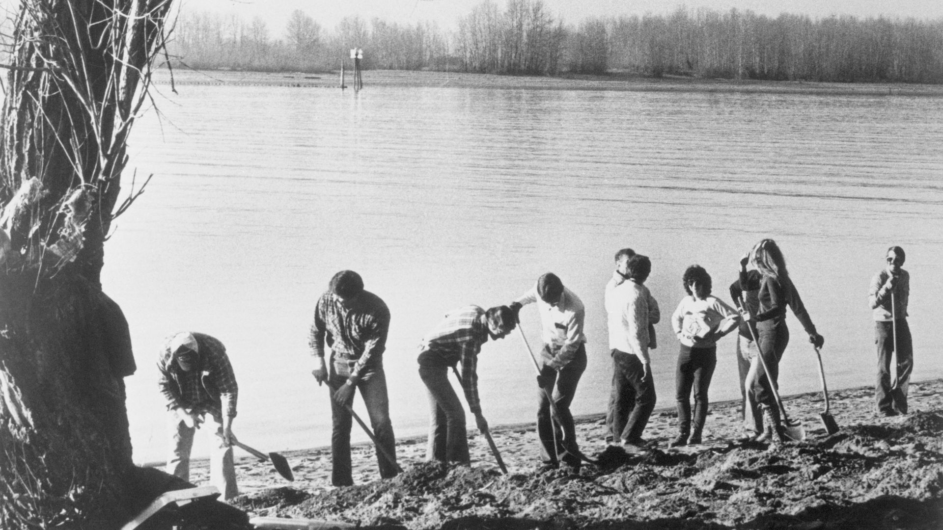 Parachute discovery sparks new interest in D.B. Cooper case - Axios Seattle