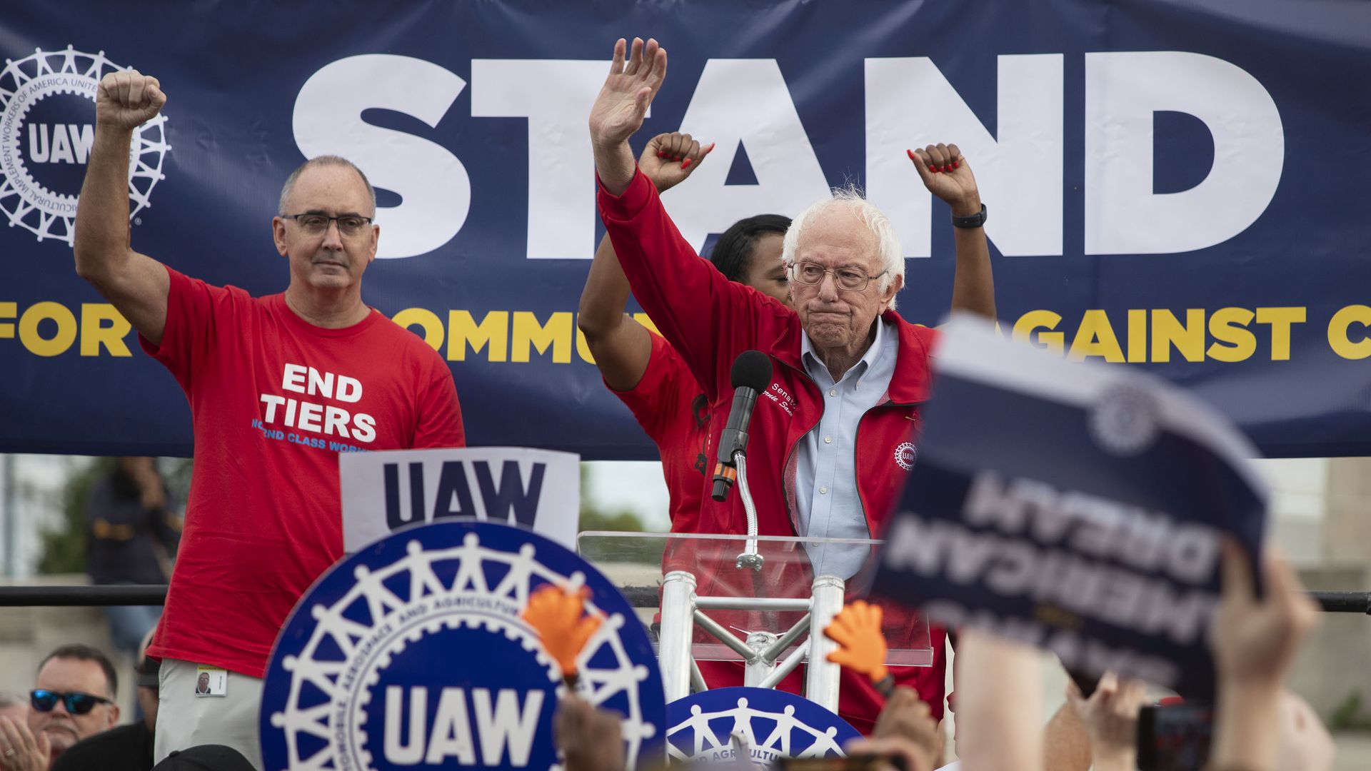 Sanders backs UAW, calls on U.S. to stand up against "corporate greed"