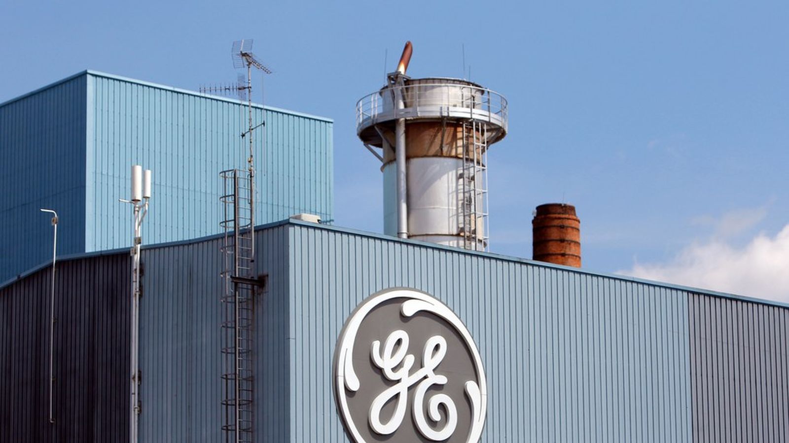 GE slashing 12,000 jobs in electrical power division