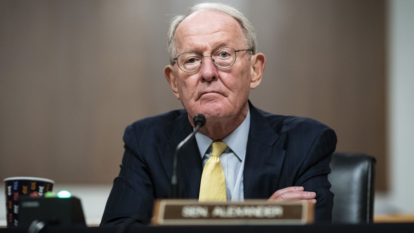 GOP Sen. Lamar Alexander defends Anthony Fauci amid Trump attacks