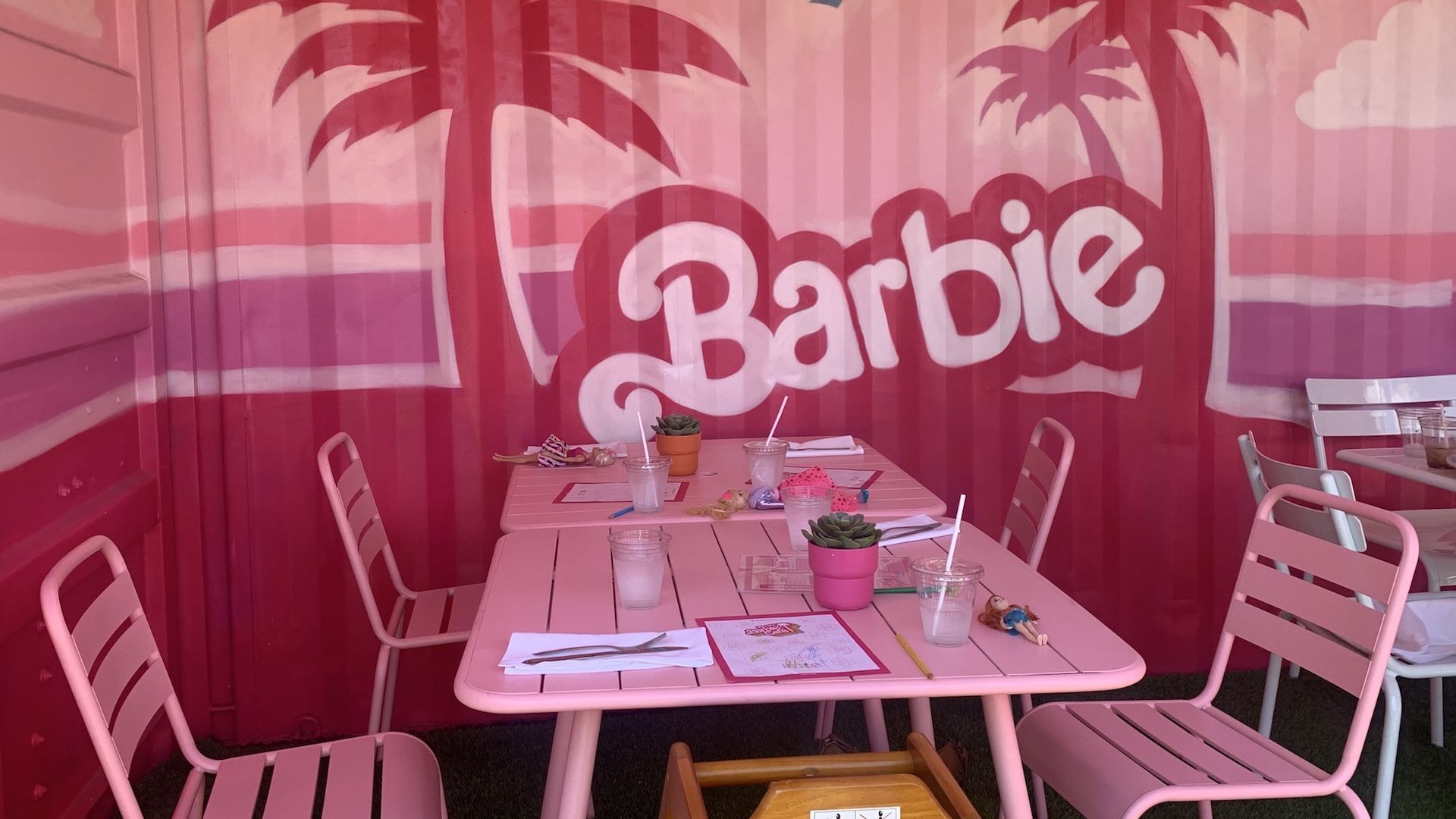 Chicago's Malibu Barbie Cafe brings a Beach Barbie experience to life ...