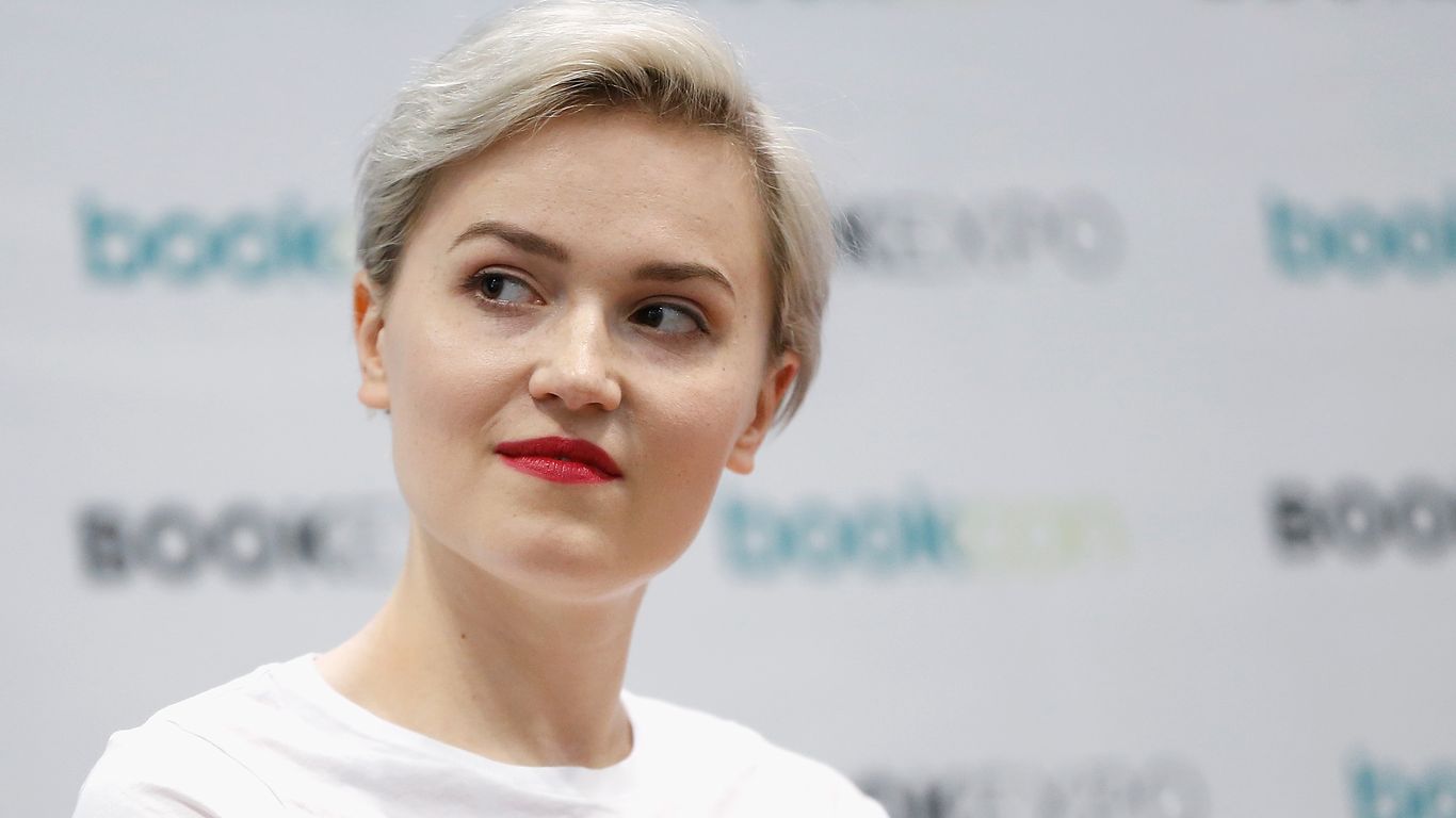 Author Veronica Roth's favorite things to do in Chicago - Axios Chicago