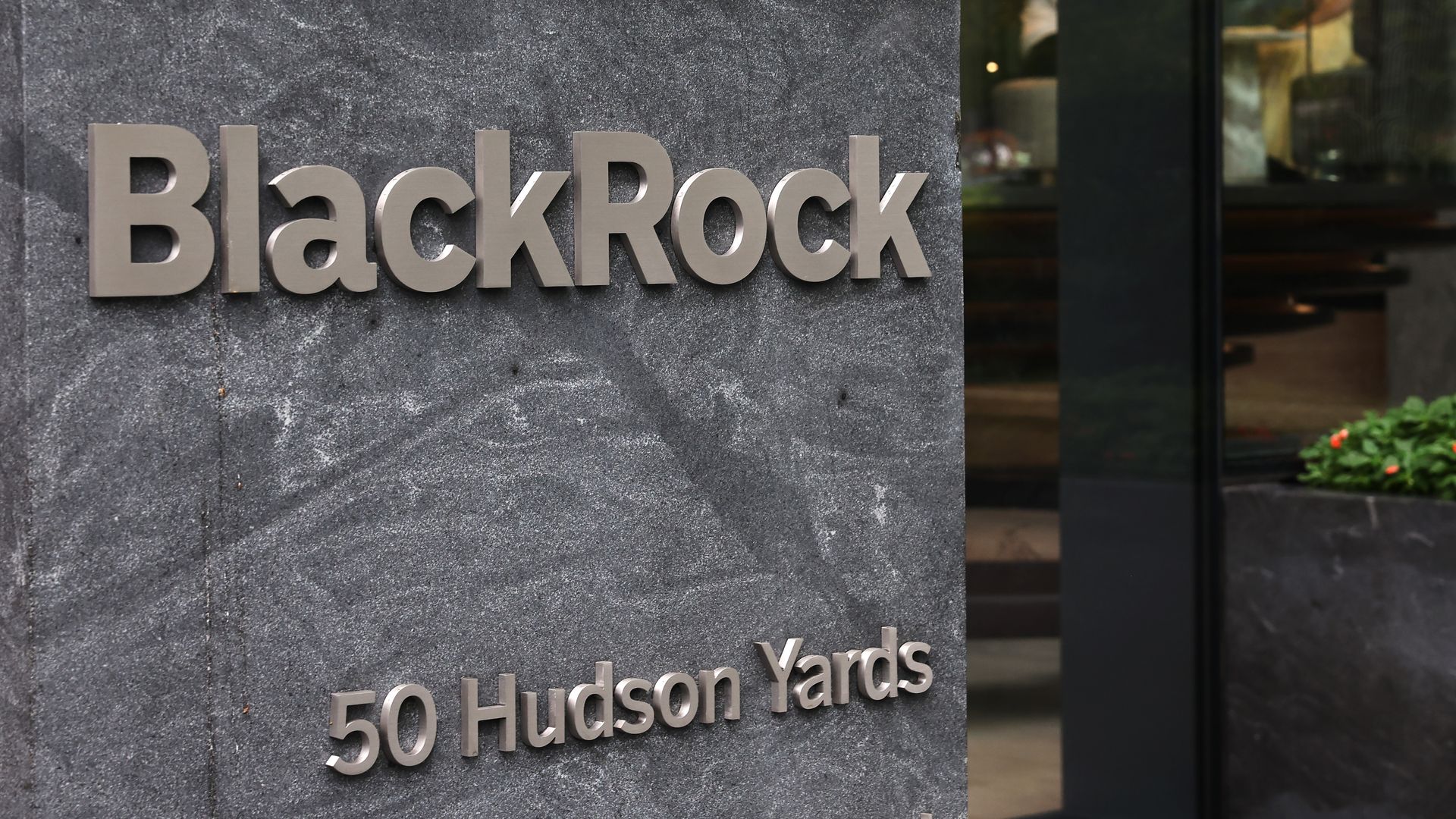 BlackRock expands its private equity reach