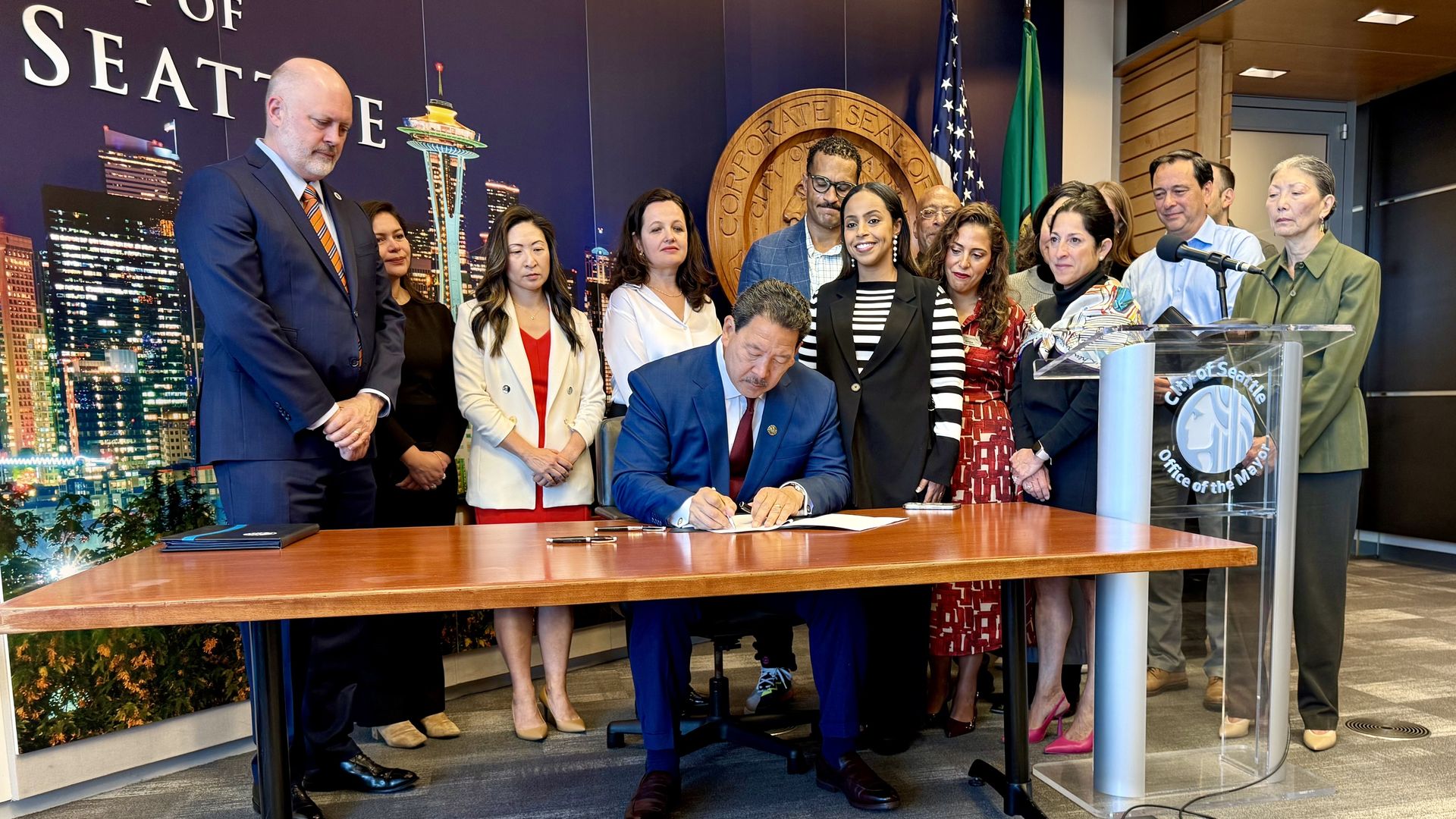 Seattle mayor signs orders to prepare for Trump troop deployment ...