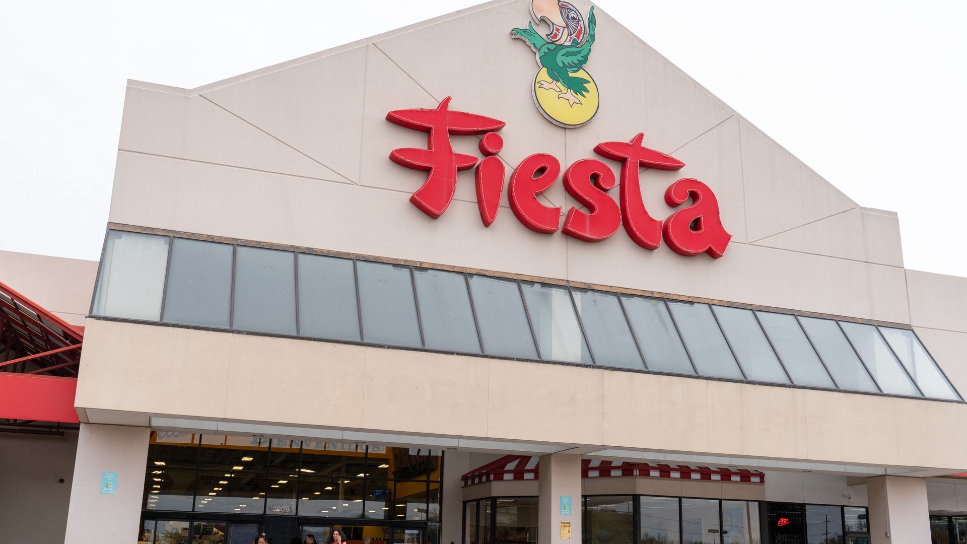 Fiesta Lewisville store opening - Axios Dallas