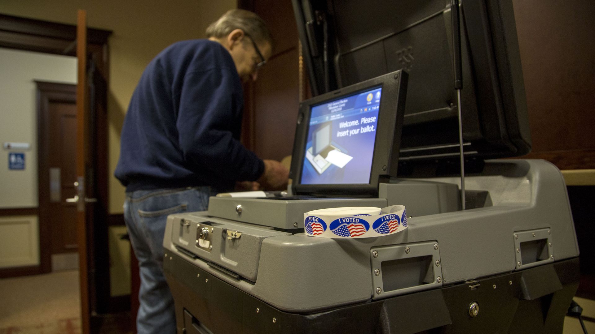 Judge declines to delay Wisconsin April 7 primary, extends absentee ...