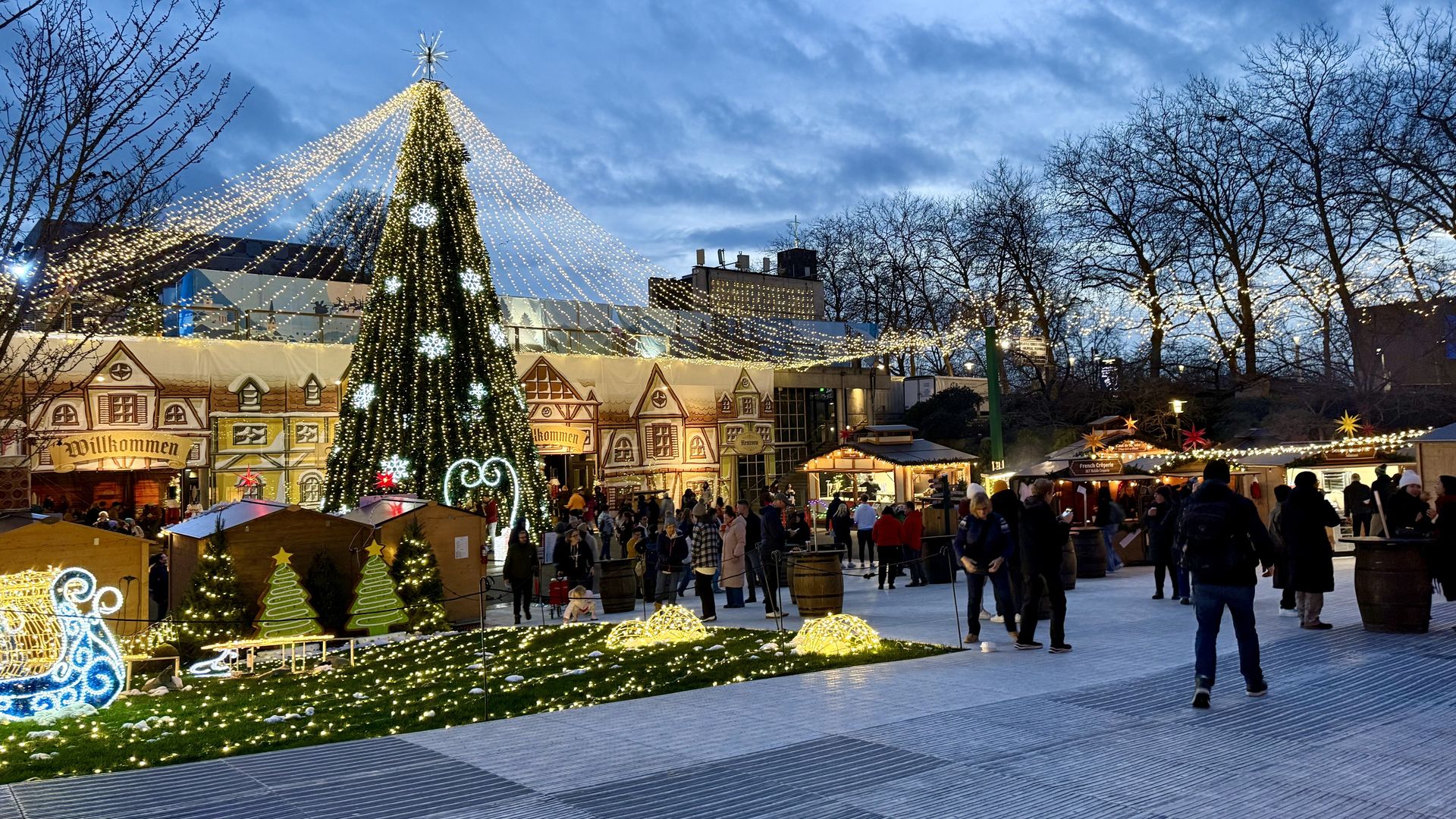 Seattle's Christmas Market: Best enjoyed after dark - Axios Seattle