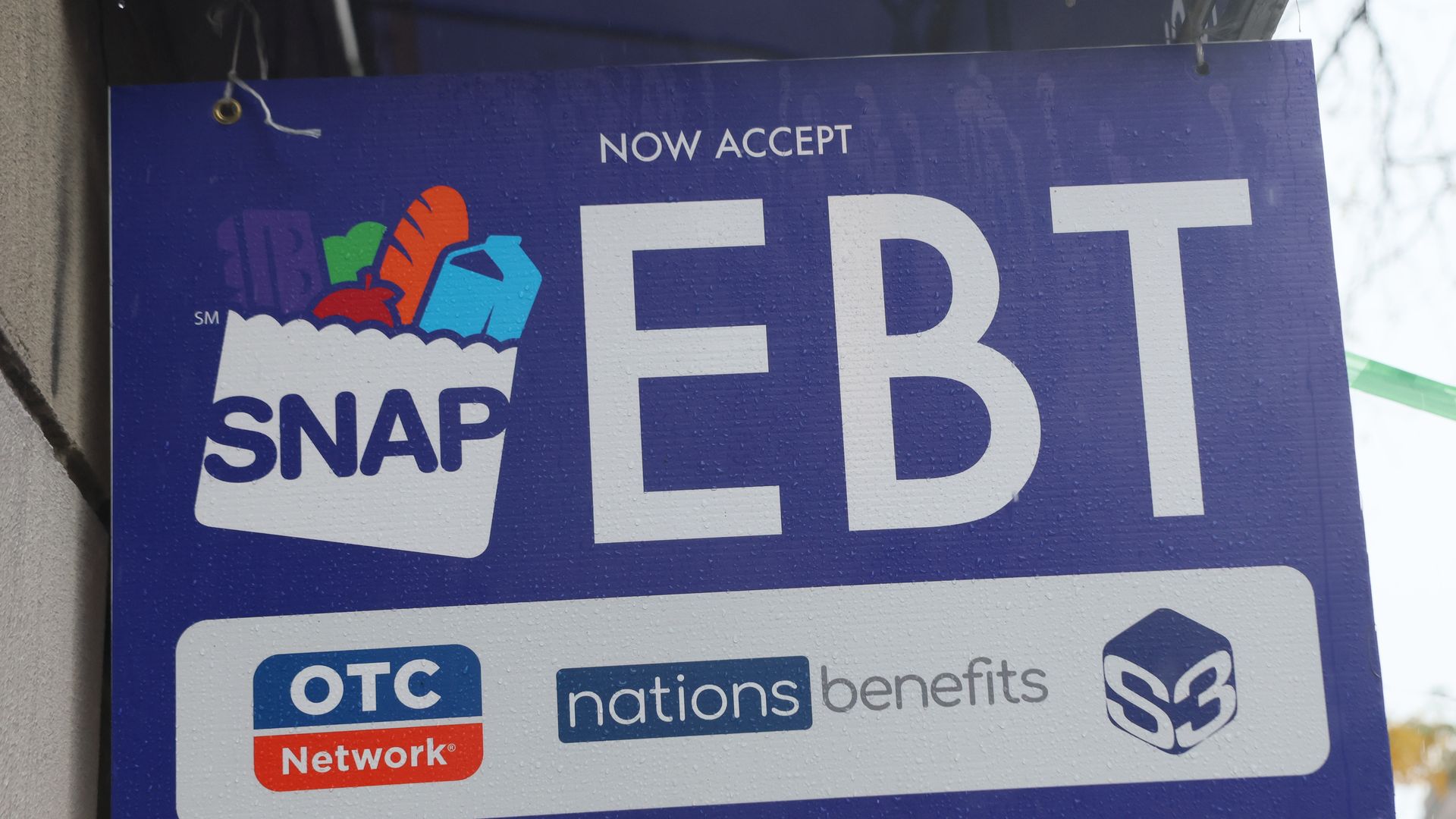Trump administration orders states to "undo" full SNAP benefits