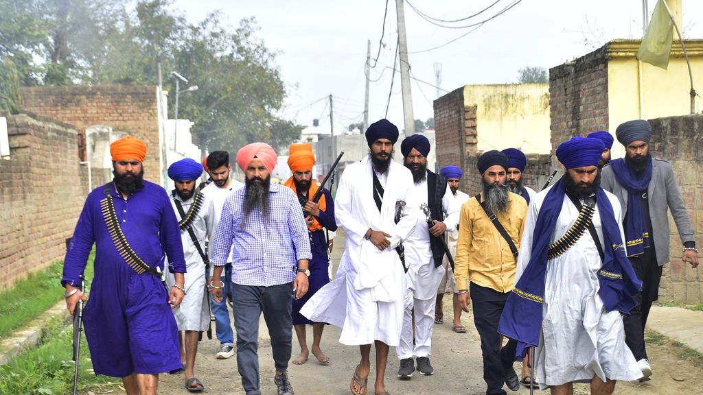 Manhunt for Sikh separatist in India stirs up old fears