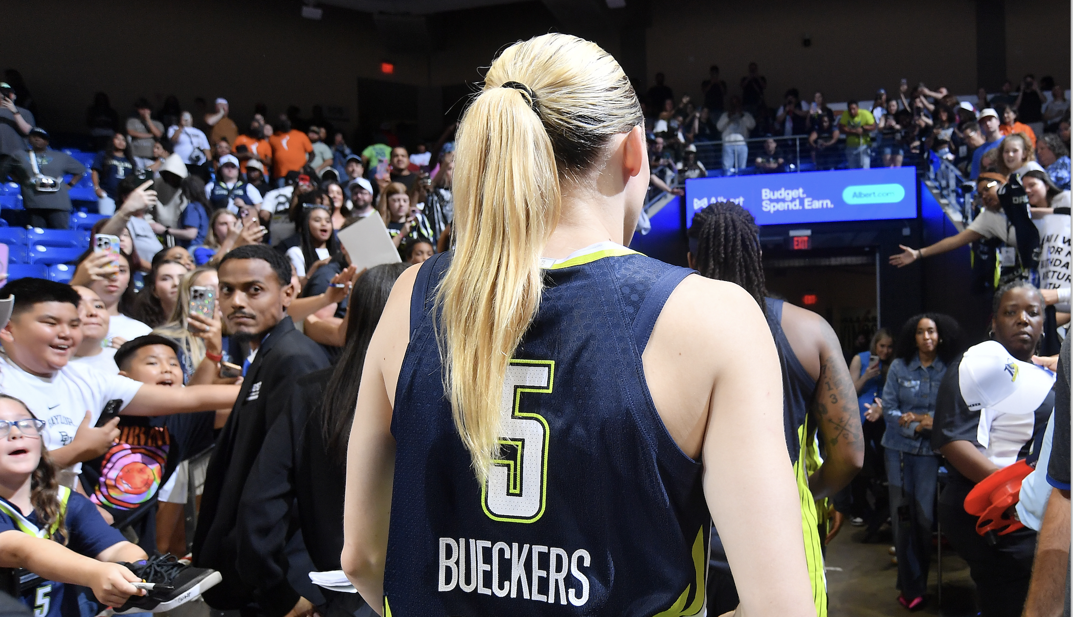 How Dallas Wings fans welcomed Paige Bueckers for her regular season ...