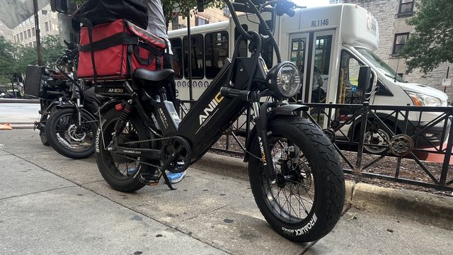 Electric bikes and e-motos: Here's the difference - Axios Chicago