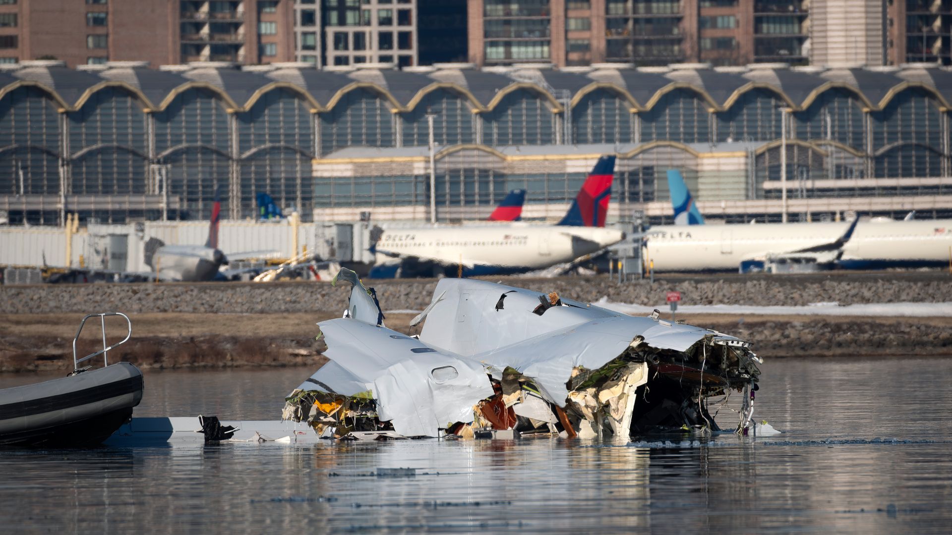 DC plane crash: How first responders are recovering victims from AA ...