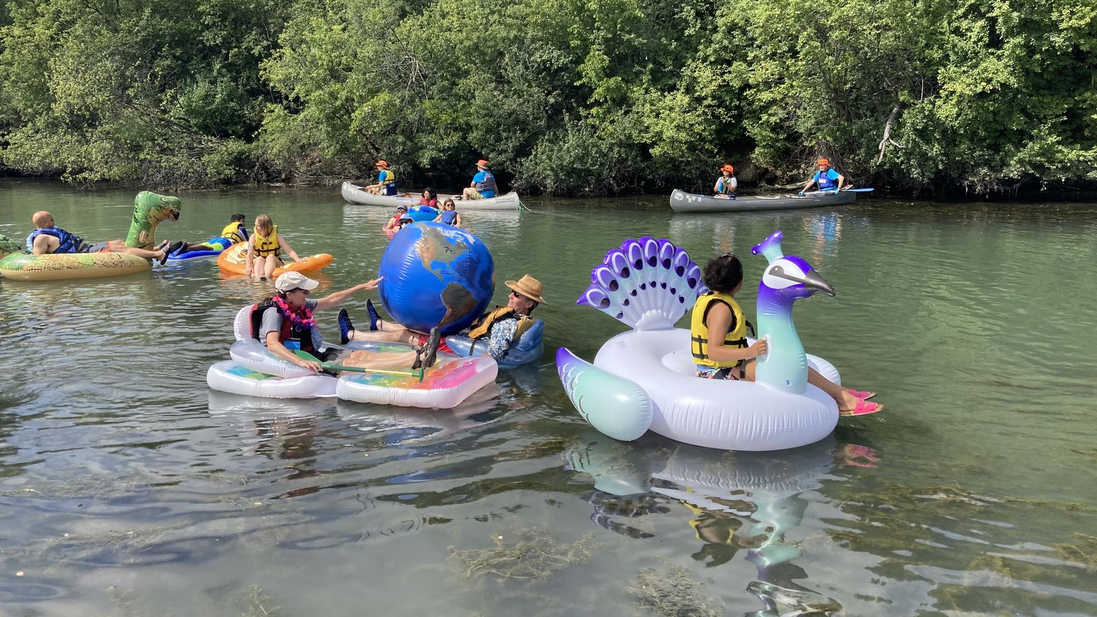 Float the Chicago River on August 14 - Axios Chicago