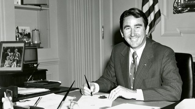 The Setlist: Former Gov. Winfield Dunn dies - Axios Nashville