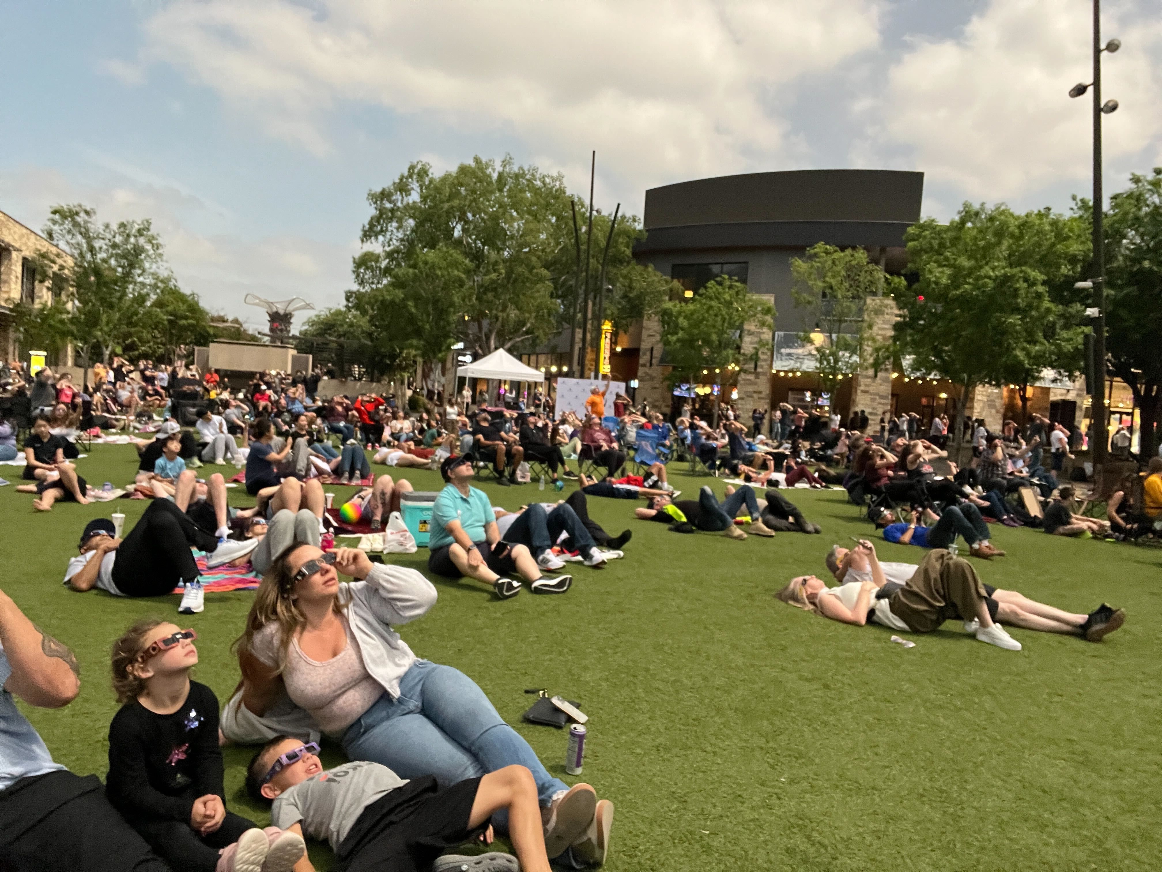 What the total solar eclipse looked like across Texas - Axios Austin
