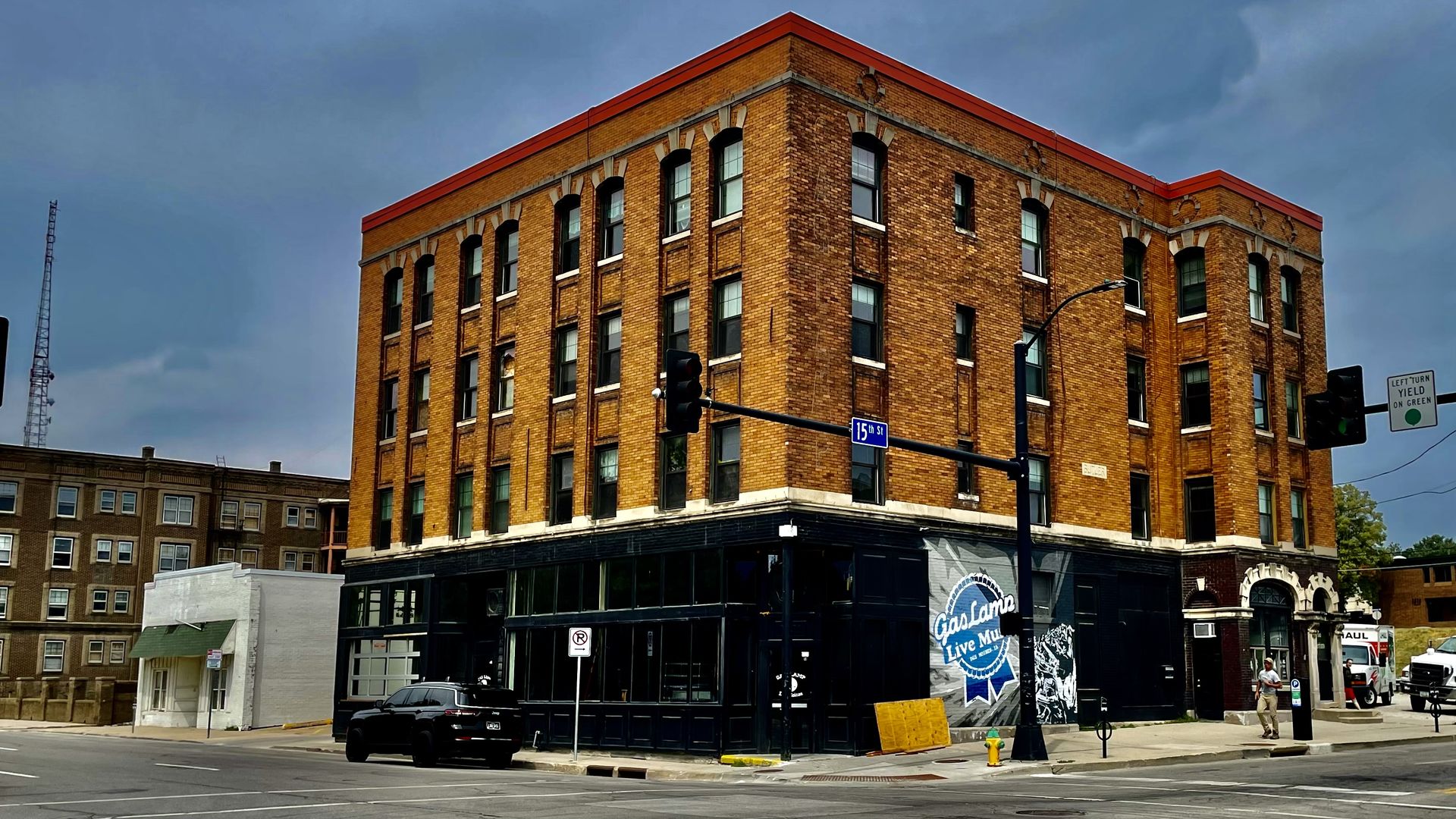 Gas Lamp building's future depends on soccer deal in Des Moines - Axios ...