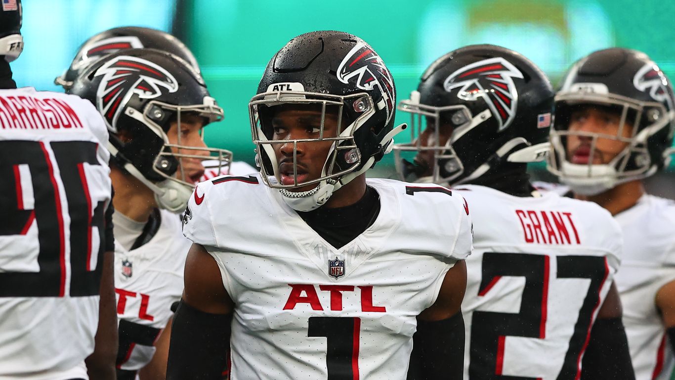 The Falcons, Santa, and bar crawls return to Atlanta - Axios Atlanta